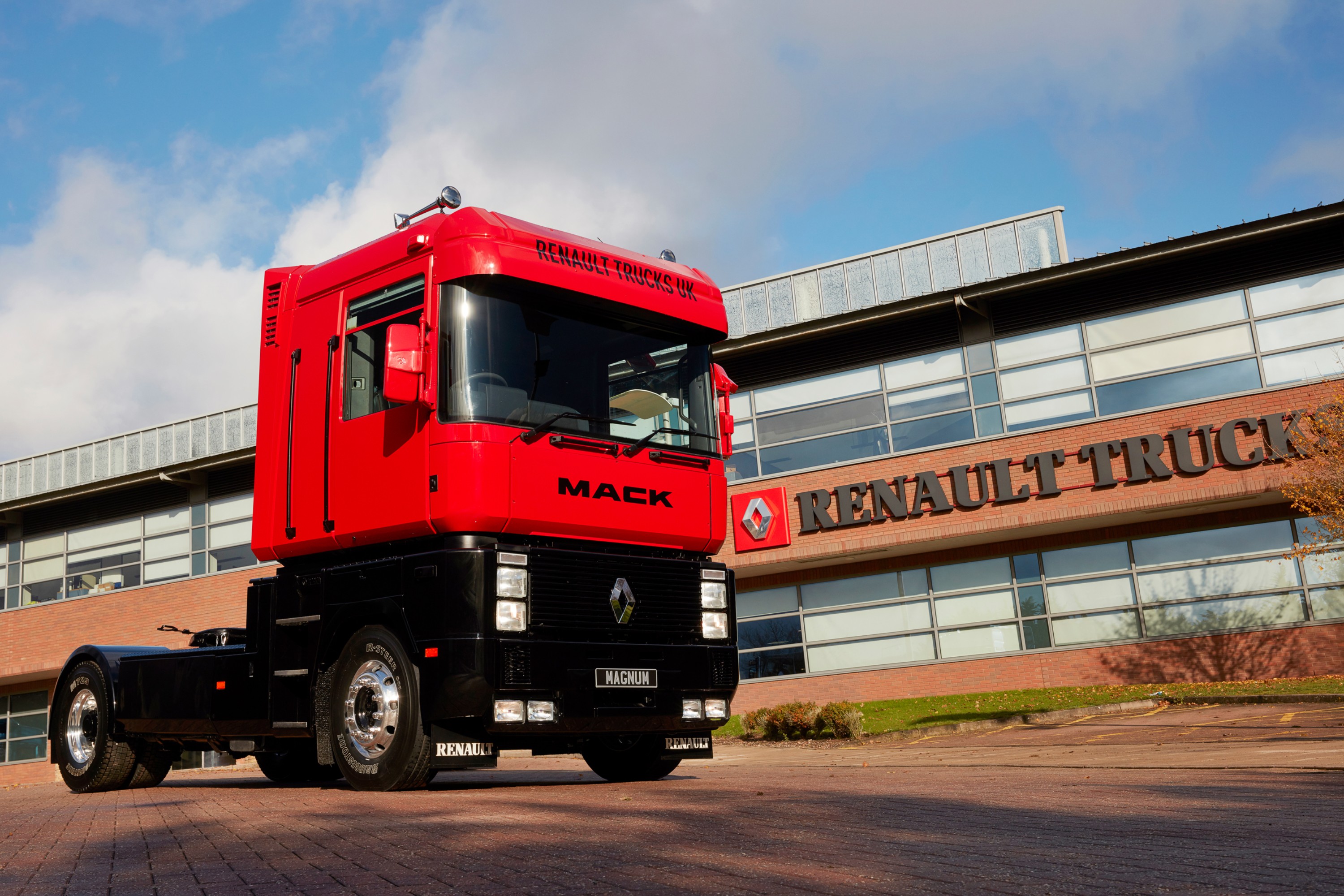 Renault Trucks Celebrates 30 Years of the Iconic Magnum - RH Commercial ...