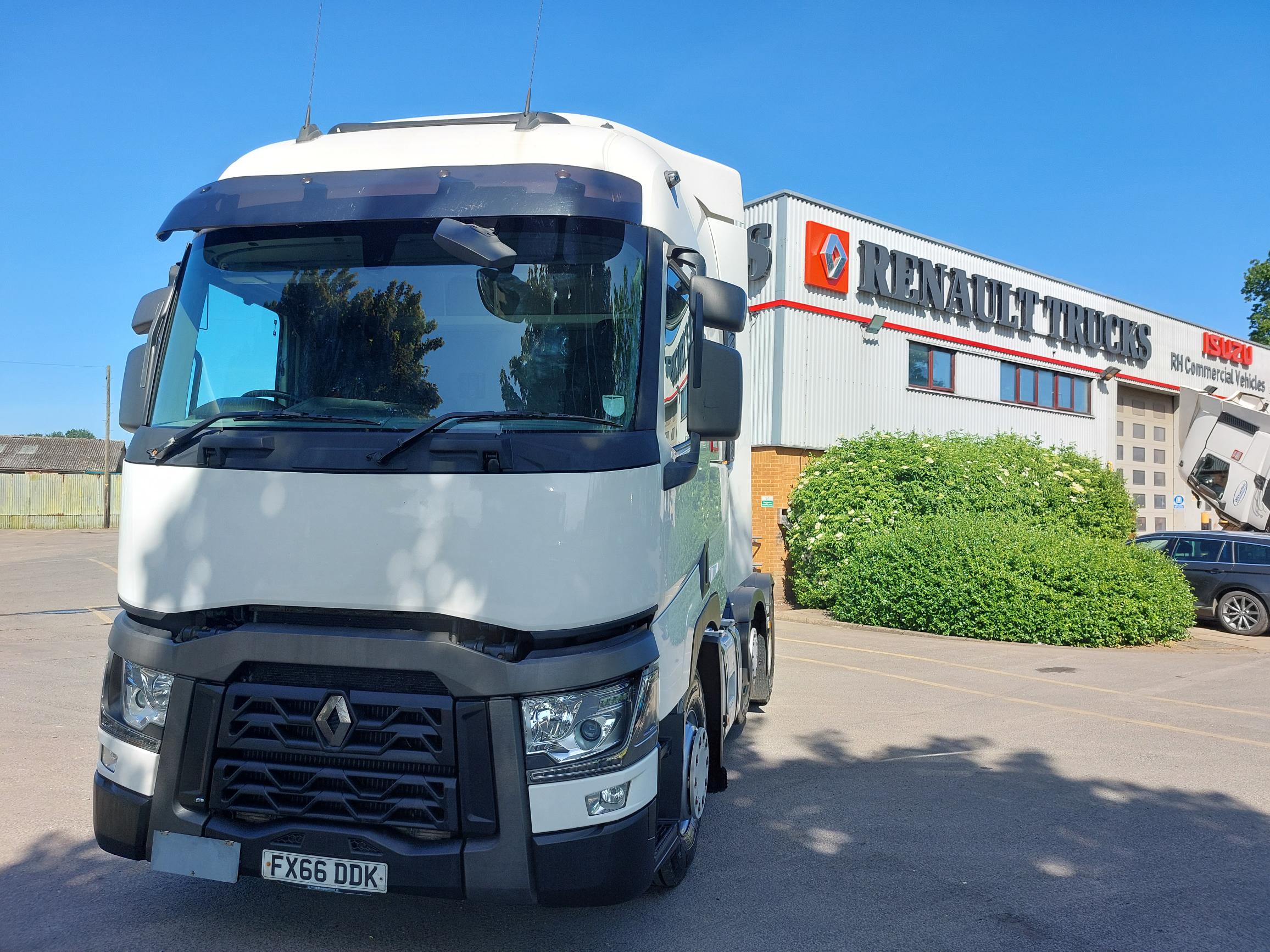 Used Renault Trucks T460 - RH Commercial Vehicles