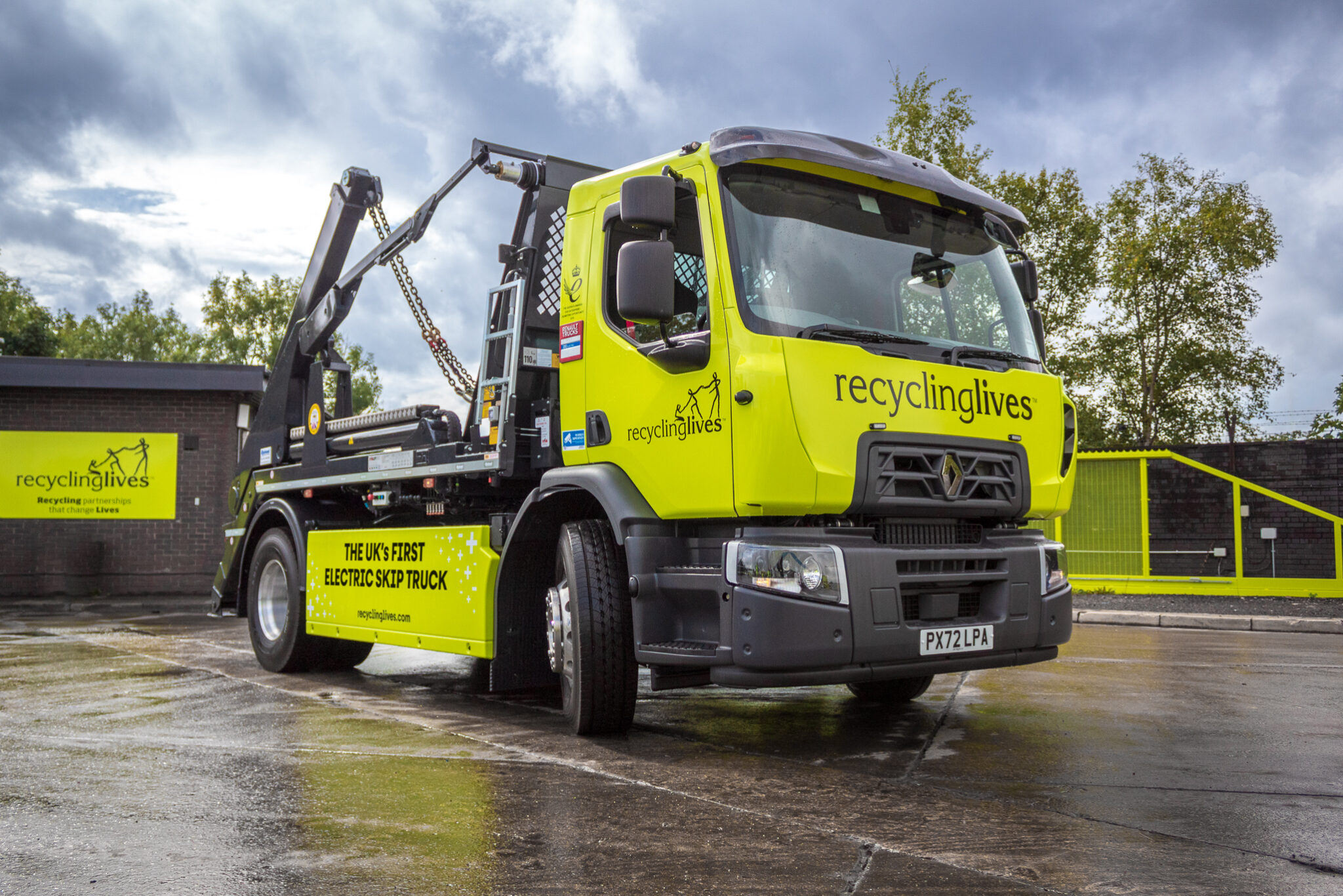 UK’s First Electric Skip Truck Starts Work - RH Commercial Vehicles