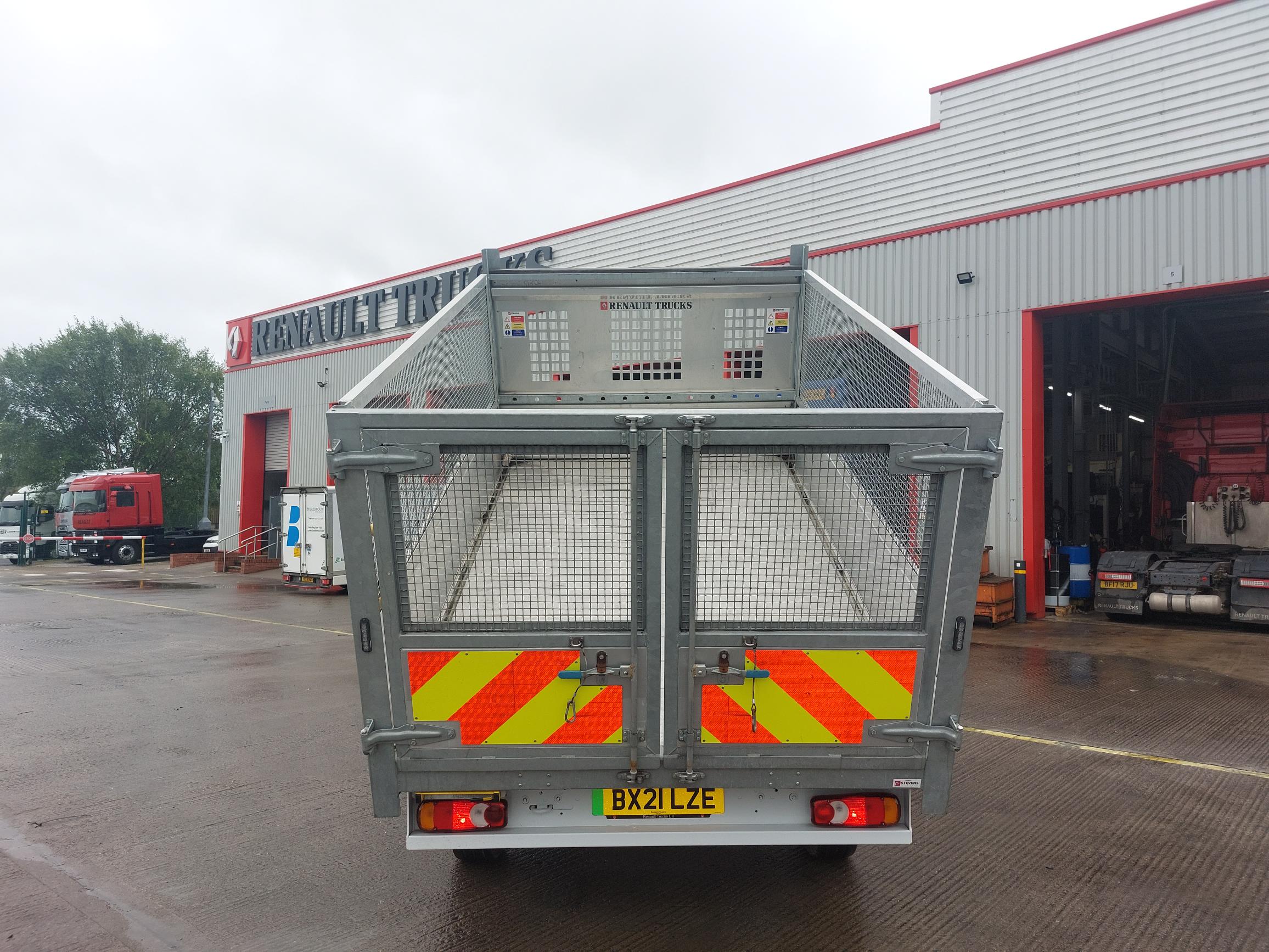 Renault Trucks Master 35 L3H1 Electric caged tipper with tool box ...